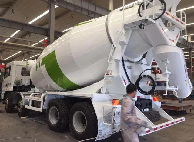 China Hot Sale Sinotruk Energy-Saving Heavy Duty Construction Concrete Cement Mixer