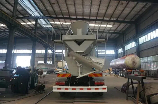 Agitating Lorry Cheap 6cbm Concrete HOWO Mixer Mining Truck