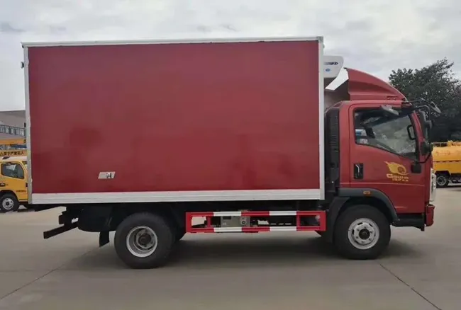 Sinotruck HOWO 4X2 5-10t Freezer Cooling Refrigerator/Refrigerated Truck