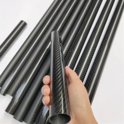 China Tubo de fibra de carbono 3K liso/entrelazado para resistencia y ligereza en venta