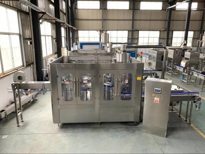China HAUSTIER Flasche kohlensäurehaltige Getränk-Füllmaschine 3 in 1 Reinigungs-füllender mit einer Kappe bedeckender Maschine zu verkaufen