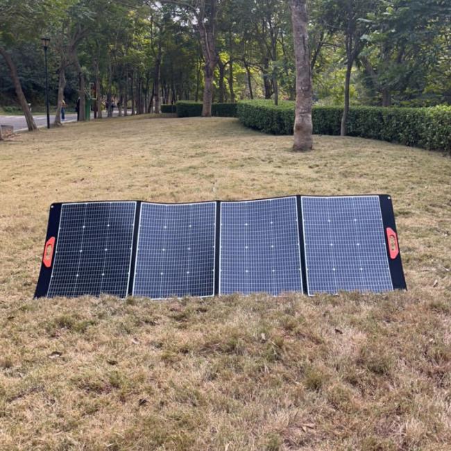 High Efficiency Polycrystalline Silicon Portable Solar Panels 200W Foldable Solar Panels for Outdoor RV Excursions