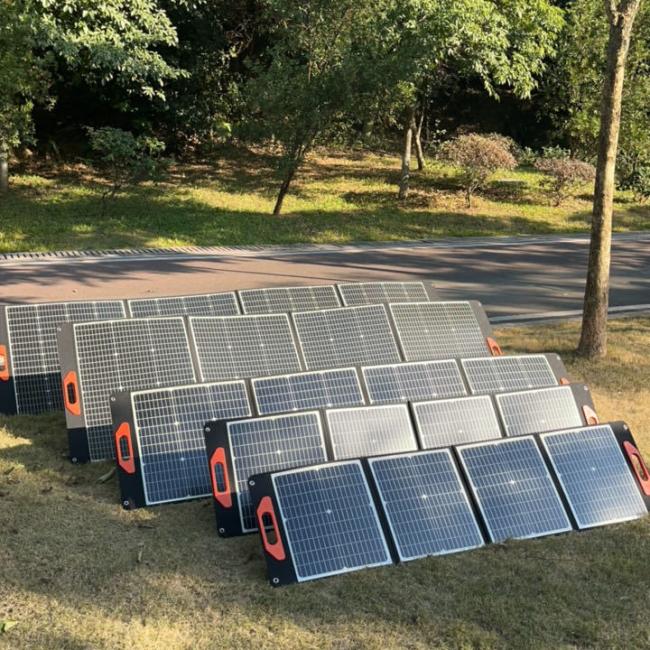 High Efficiency Polycrystalline Silicon Portable Solar Panels 200W Foldable Solar Panels for Outdoor RV Excursions
