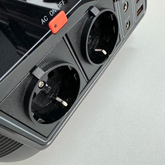 Factory Price Simple and Safe 600W288wh Solar Generator on-Board Power Station