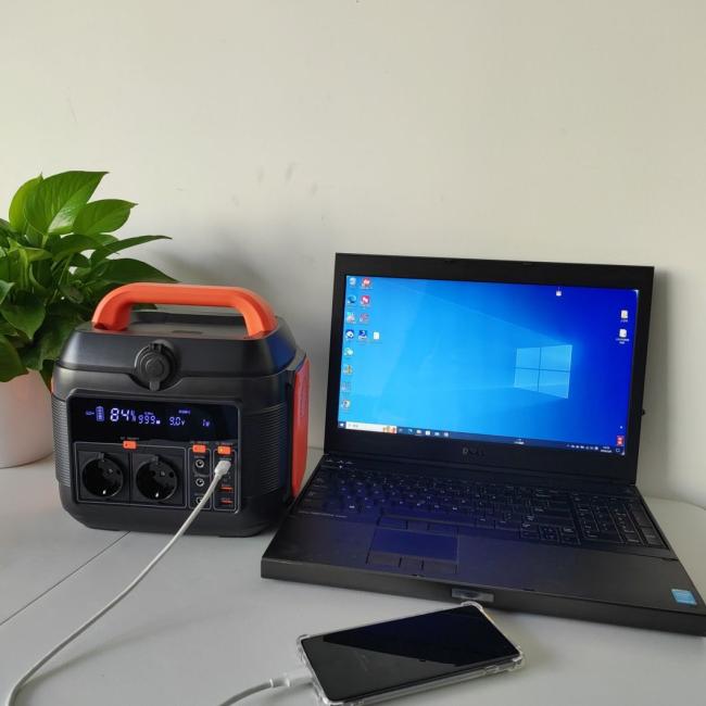 Factory Price Simple and Safe 600W288wh Solar Generator on-Board Power Station