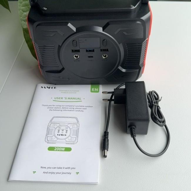 High Quality 200wportable Solar Power Station with LED Light