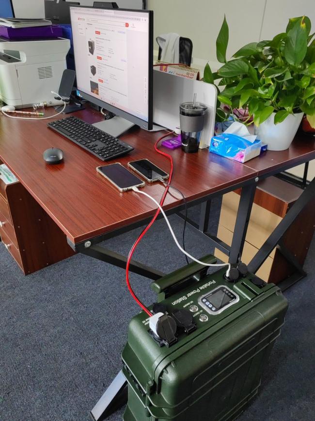 Safe and Efficient No Noise No Vibration 6000W/6048wh Portable Industrial Mobile Power Station