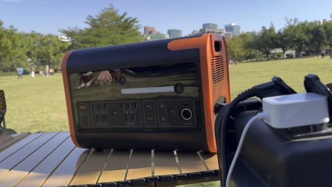 2400W/40ah Outdoor Camping Home Mobile Power Pack Can Be Quickly Charged Solar Power Station