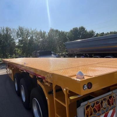 China 20ft 40ft Container Flatbed Truck Semi-Trailer mit 3mm 4mm Kornplatte Plattform zu verkaufen