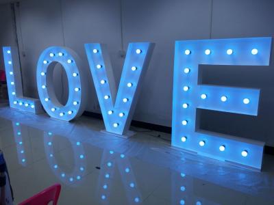 Cina Il carnevale romantico della decorazione LED si accende/le luci lettera di amore a pile in vendita