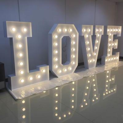 Cina Lettere di carnevale di isolato LED con il segno di simbolo di alfabeto delle luci per nozze in vendita