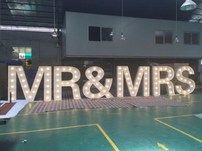 Cina La luce bianca su misura di altezza di 1.5m su nozze segna la lettera con lettere del LED per firmare per la decorazione in vendita
