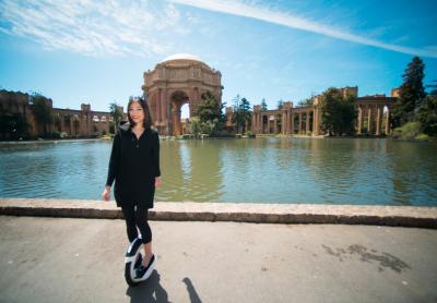 China 10Km Gyroscoop de over lange afstand stabiliseerde Elektrische Unicycle met LEIDENE Verlichtende Verlichting Te koop