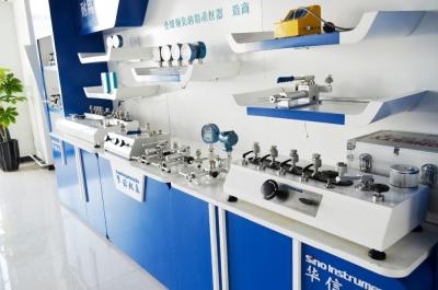 중국 우리의 가벼운 900 psi 공기 압력 캘리브레이터와 함께 측정 개선 판매용