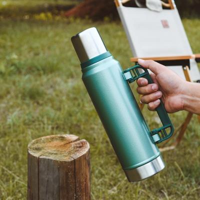 Chine Bouteille d'eau sous vide en acier inoxydable de grande capacité de style américain Thermos 1 L avec poignée à vendre