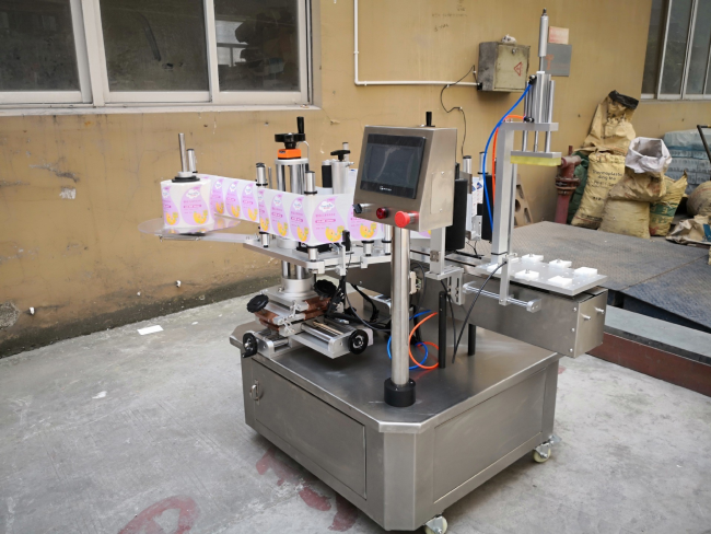 Automatic Double-Sided Laundry Detergent Labeling Machine Semi-Automatic Square Bottle Labeling Machinery