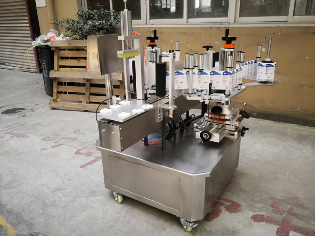 Automatic Double-Sided Laundry Detergent Labeling Machine Semi-Automatic Square Bottle Labeling Machinery
