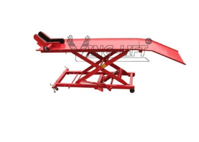 Cina Ventili le attrezzature rosse idrauliche della Tabella di sollevamento con la struttura di sostegno e 360kg alla capacità 675kg in vendita
