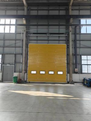 Chine Portes industrielles sectionnelles résistantes au vent isolantes thermiques pour usine et hangar à vendre
