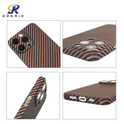 China Caja de encargo del teléfono de la fibra de Aramid del color oro para favorable máximo del iPhone 13 en venta