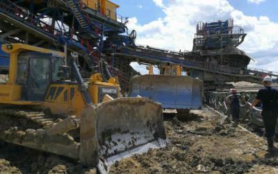 Chine Bulldozer JF SD23 La machine de déplacement de terre ultime pour votre entreprise à vendre