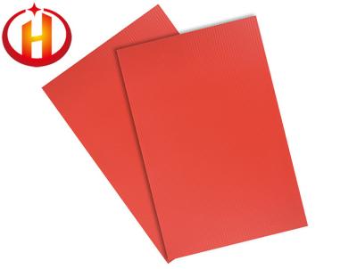 Chine L'usage rouge résistant à 3mm pp a ridé les feuilles en plastique ignifuges à vendre