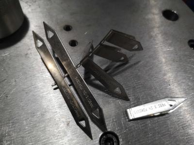 중국 내구성 있는 금속 래치 탭 클립 판매용