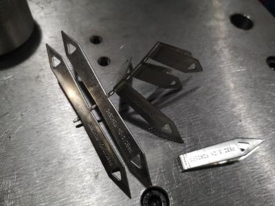 중국 내구성 있는 금속 래치 탭 클립 판매용