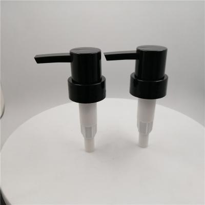 中国 安全材料33/410mmの空気のないローション ポンプ、黒いディスペンサー ポンプ2.0ml/T 販売のため