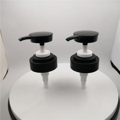 中国 SGSはシャワーのゲルのための33/410の黒い石鹸ディスペンサー ポンプを承認する 販売のため