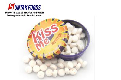 Cina I dolci arancio di Candy del contenitore promozionale di latta raffreddano il logo delle mente su misura in vendita
