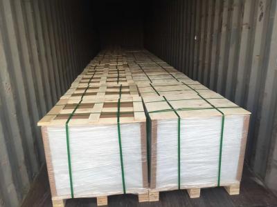 Κίνα Μακράς διαρκείας φύλλο επικαλύψεων PVC καθαρό και επιφάνεια λειότητας με την άριστη δύναμη αποφλοίωσης προς πώληση