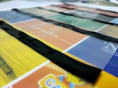 Κίνα το υλικό μαγνητικό λωρίδα έξυπνων καρτών 0.1mm A4 έντυσε την ταινία επικαλύψεων προς πώληση