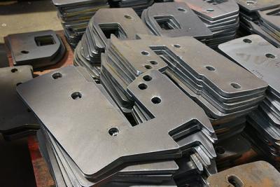Cina High Precision Custom Made Aluminum/Steel OEM & ODM CNC Laser Cutting Parts in vendita