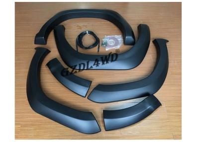Cina L'arco nero opaco della ruota dei chiarori del cuscino ammortizzatore di Rocco si svasa per Toyota Hilux Revo Rocco 2018 in vendita