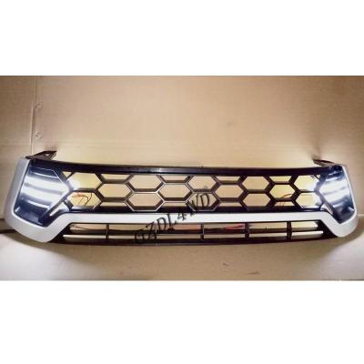 Cina Con la raccolta della maglia della griglia della parte anteriore del LED gli accessori fronteggiano la griglia per Toyota Revo 2015-2016 in vendita
