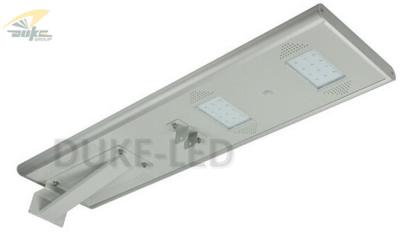 Cina Montaggi senza fili 50w dell'iluminazione pubblica alimentata di Sun con le luci di palo alimentato solari del regolatore di MPPT in vendita