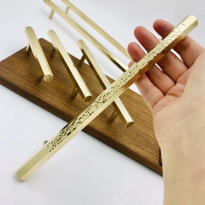 Cina Hammer pattern bedroom furniture handles and knobs single hole T-bar in vendita