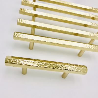 Cina Hammer pattern bedroom furniture handles and knobs single hole T-bar in vendita