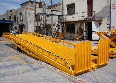 Cina Ascensore idraulico della rampa del magazzino del contenitore di colore giallo con qualità affidabile della pompa della maniglia in vendita