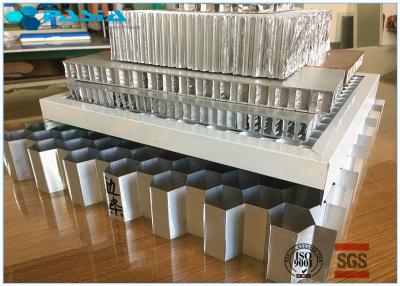Cina Deformazione di alluminio della struttura di favo di riflusso anti e resistente agli urti materiali in vendita