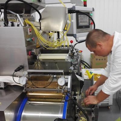 中国 オイルおよび液体が付いている機械/Softgelのカプセル機械を作るセリウムのペイントボール 販売のため