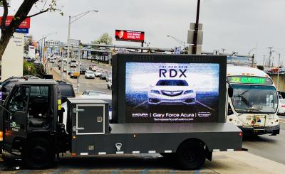 Cina Luminosità principale impermeabile montata camion dei pidocchi dello schermo 7000 di pubblicità mobile dell'esposizione di LED di P8 SMD alta in vendita