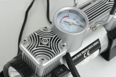 Chine pompe portative de pneu en métal de Conpressor d'air de voiture de 12v 180w 150psi avec la lumière à vendre