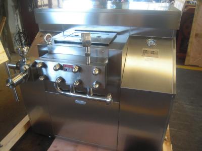 China Máquina neumática del homogeneizador de la leche de la bebida con el pistón 3 en venta