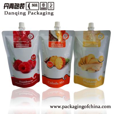 Cina Il latte di cocco stampato sta sul sacchetto con il becco, sta sul sacchetto del caffè in vendita
