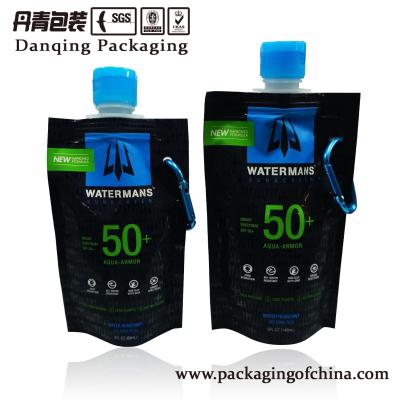 Chine Sacs liquides adaptés aux besoins du client de bec de résistance de l'oxygène, poches réutilisables de jus avec Carabiner à vendre