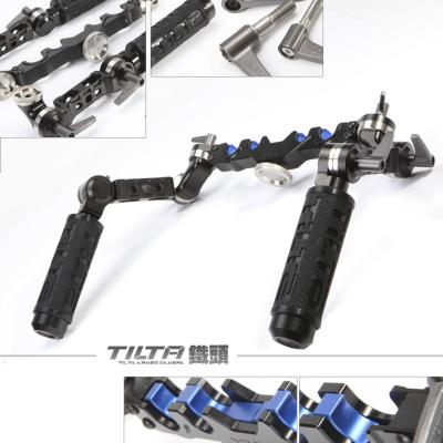 Cina Impianto di perforazione universale della macchina fotografica di Tilta dell'impugnatura compatibile con 15 & 19 millimetri Rohi UH-T03 in vendita