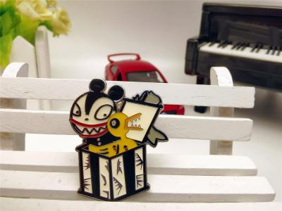 中国 ダイカストで形造られた金属のブローチPinのシンデレラ記念日Pin色の詰物 販売のため
