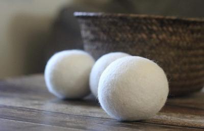 Chine des boules plus sèches d'adoucissant de 8cm de laine naturelle de Felted à vendre